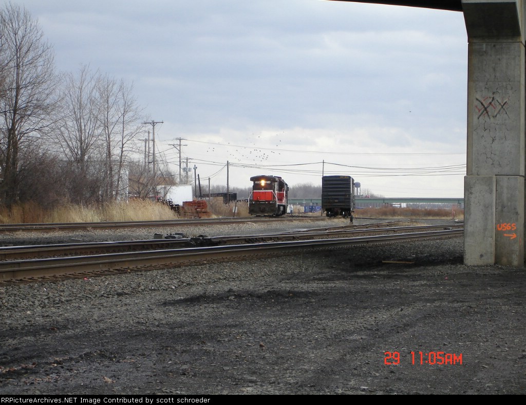 RMDI 2214 heads WB with the CSX Z520 (NYS&W SY1)